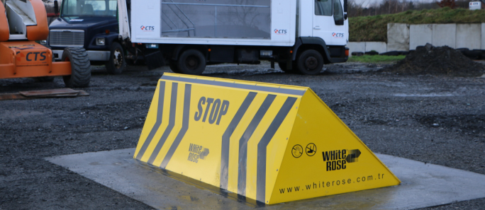Stark Road Blocker | White Rose - Güçlü Engel, Güvenli Geçit